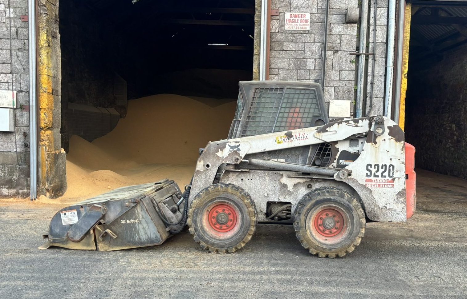 Skid Steer Loader Training Plymouth, Devon & Cornwall | Book Now! - DAW ...